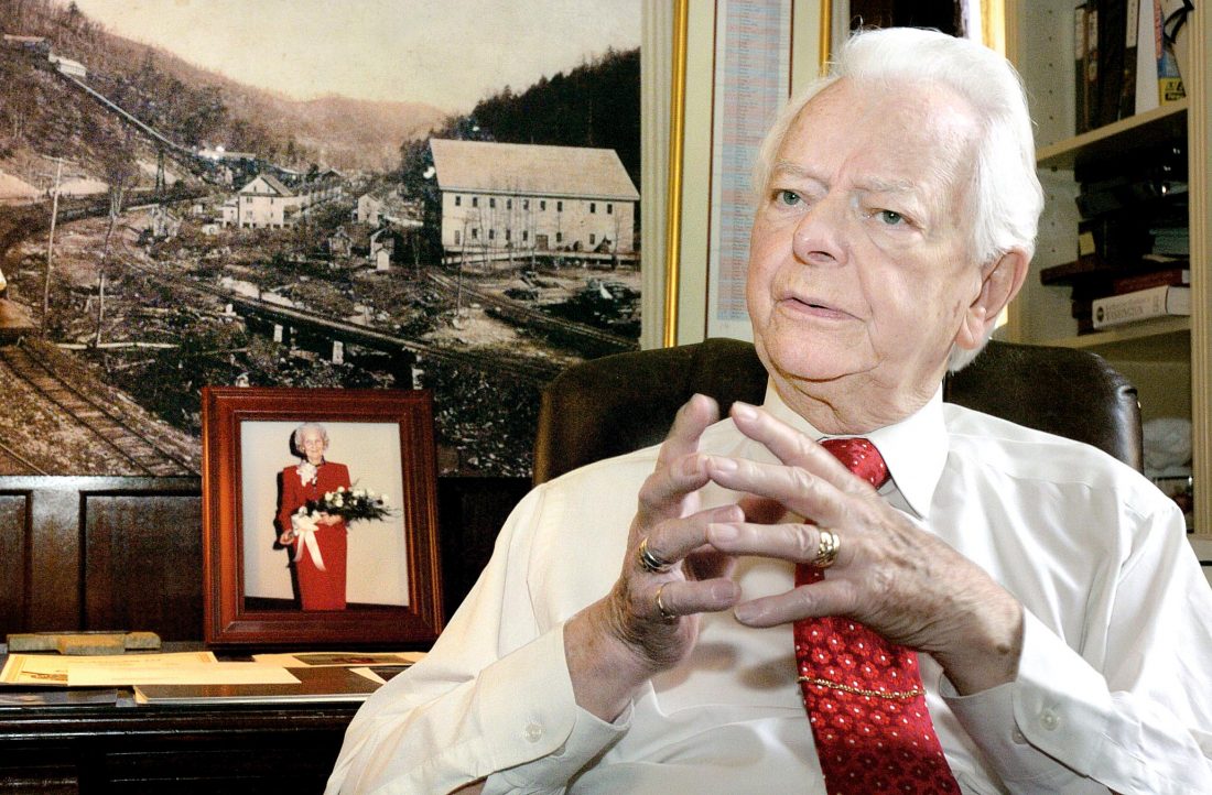 Bethany College removes Sen. Robert C. Byrd’s name from health center ...